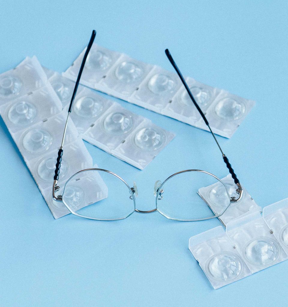 Best Daily Contacts: 5 Picks For 2025 | EZOnTheEyes