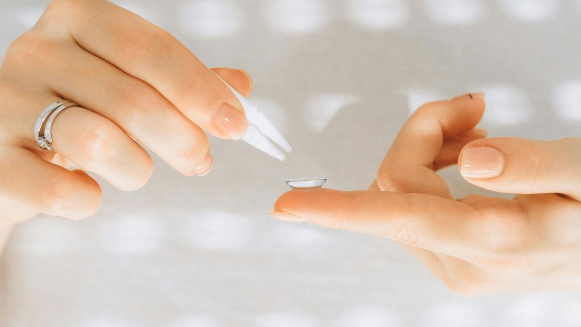 Contact Lenses for Astigmatism: What To Know | EZOnTheEyes