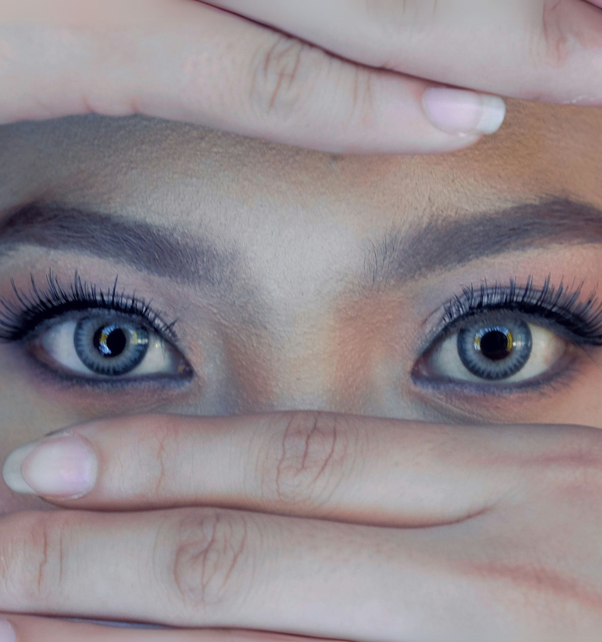 Do Contact Lenses Expire: Your Questions Answered | EZOnTheEyes