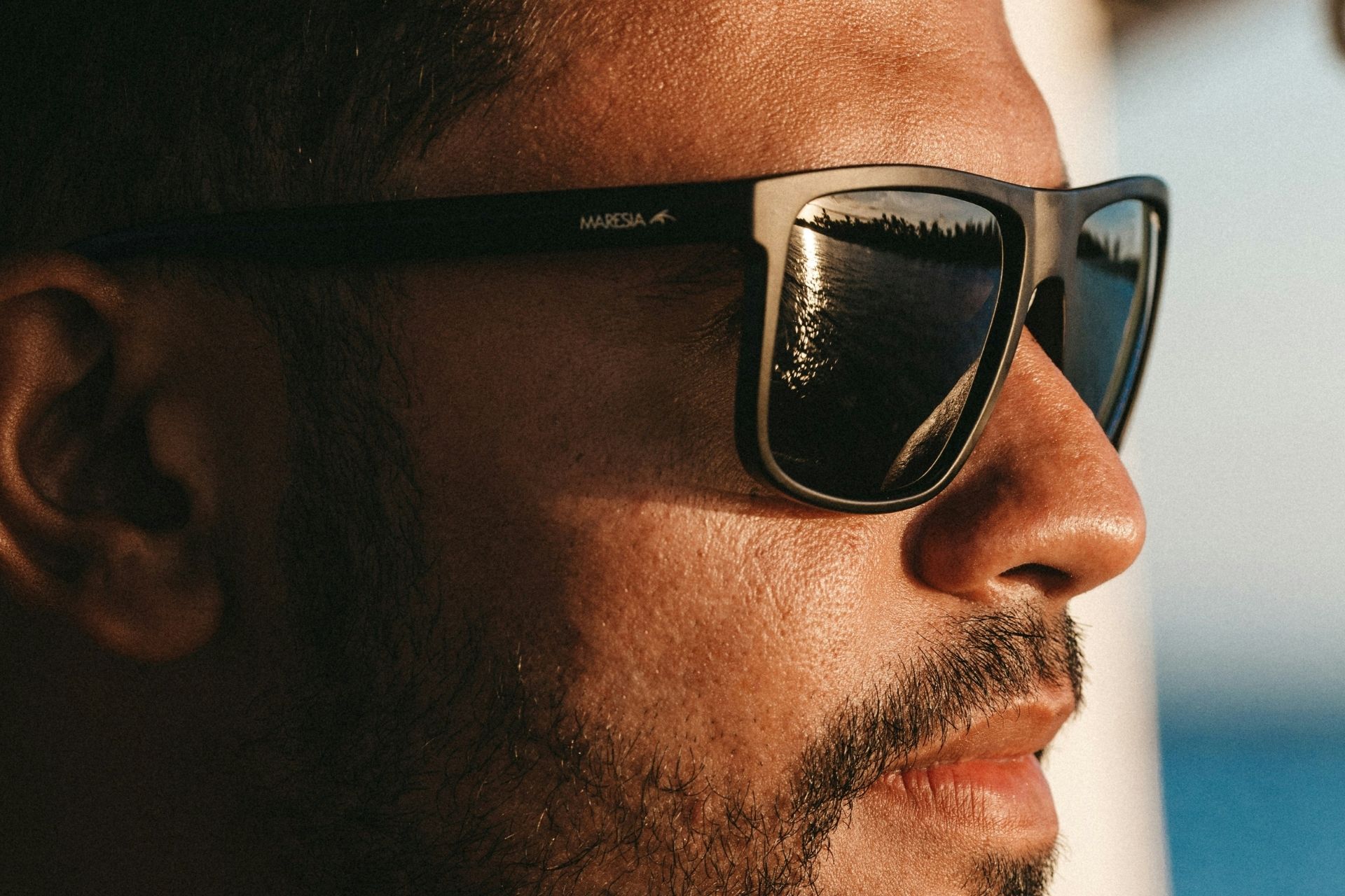 Photochromic Sunglasses vs. Polarized: Which One Wins? | EZOnTheEyes