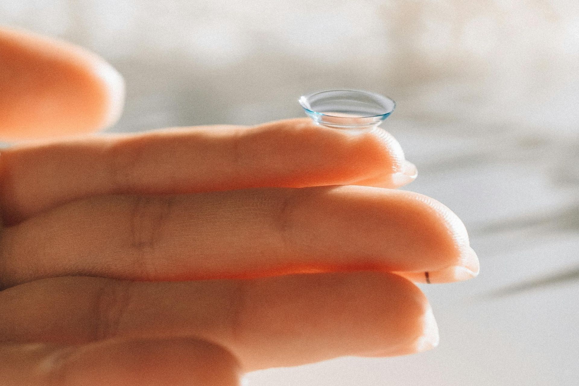 Why Do My Contacts Burn? Eye Irritation From Contacts | EZOnTheEyes