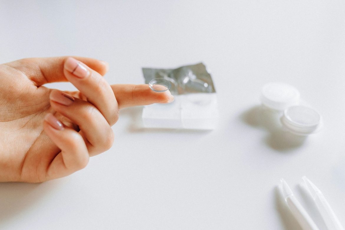How Much Do Contact Lenses Cost? | EZOnTheEyes