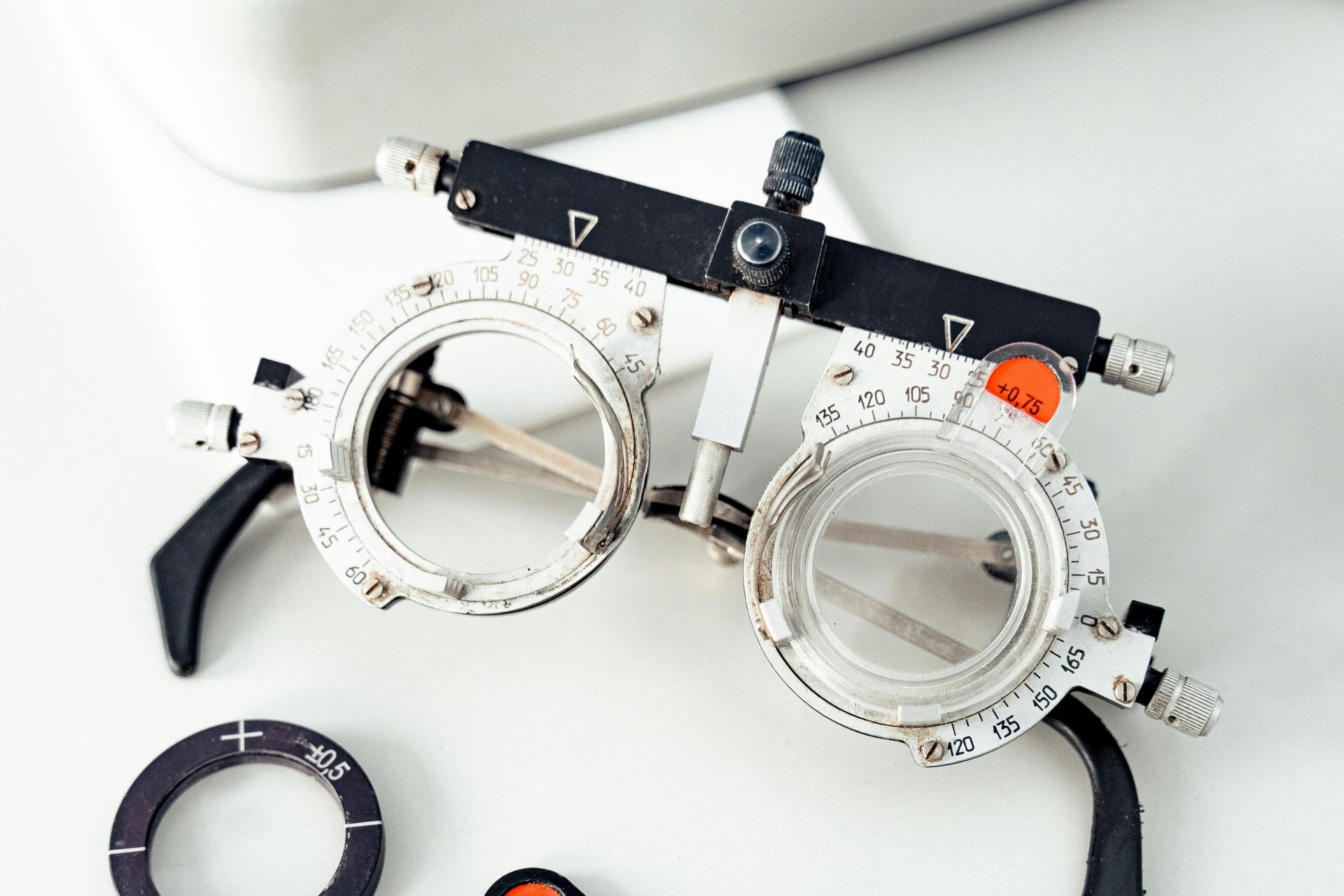 When Were Contact Lenses Invented? | EZOnTheEyes