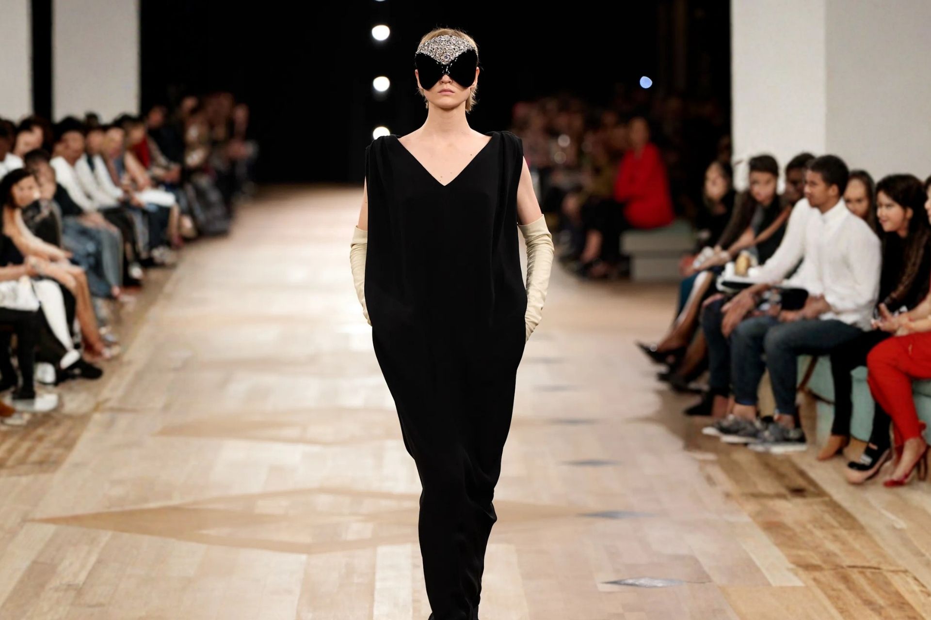 Oversized Sunglasses: Rosalía Steps Out in Major Trend | EZOnTheEyes