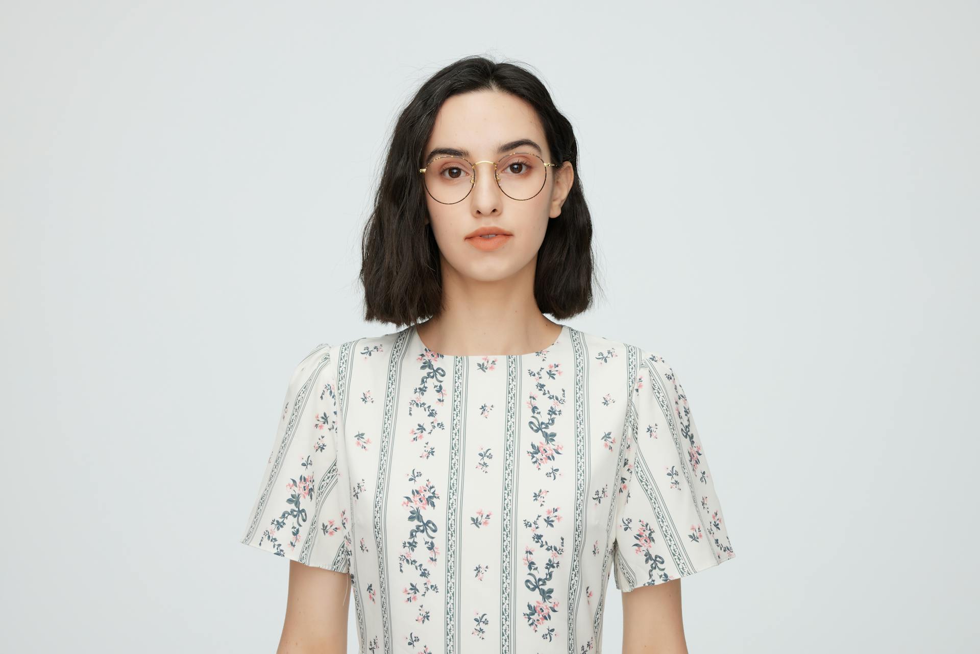 Women's Oval Face Shape Glasses: Top Recommendations | EZOnTheEyes